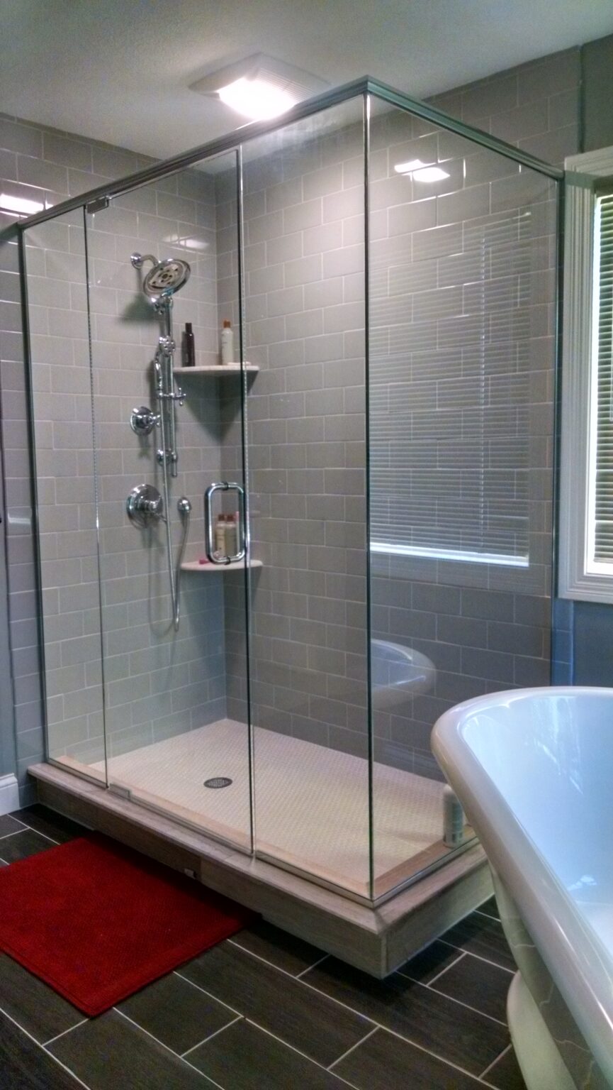 Sig Piv Center Door 4 Panel | Woodbury Glass